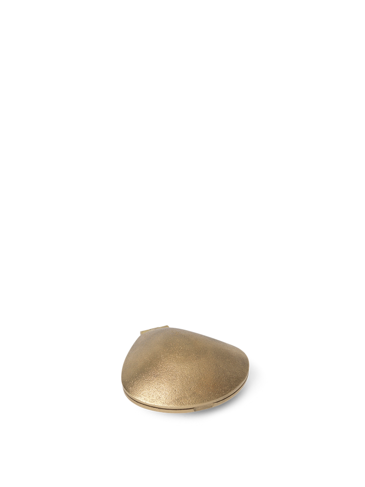 Brass Clam Candle Holder – Acacia
